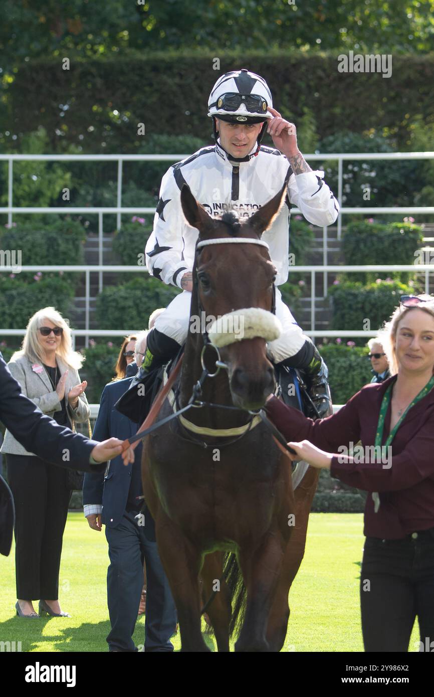 Ascot, Royaume-Uni. 5 octobre 2024. AL QAREEM piloté par le jockey Clifford Lee remporte les ...