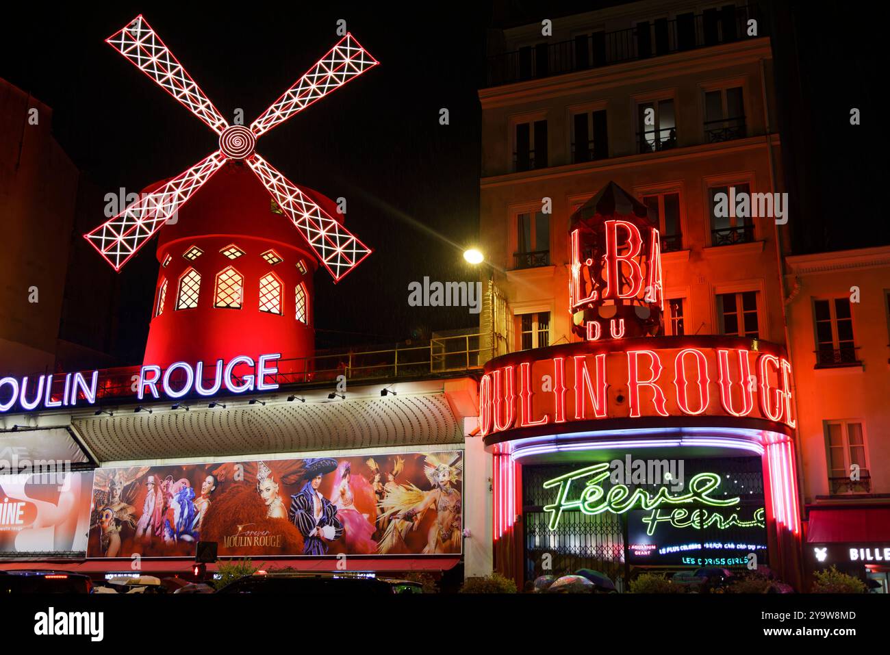 Paris, France. 9 octobre 2024. Le célèbre cabaret parisien le Moulin ...