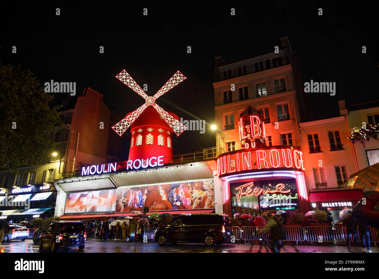 Paris, France. 9 octobre 2024. Le célèbre cabaret parisien le Moulin ...