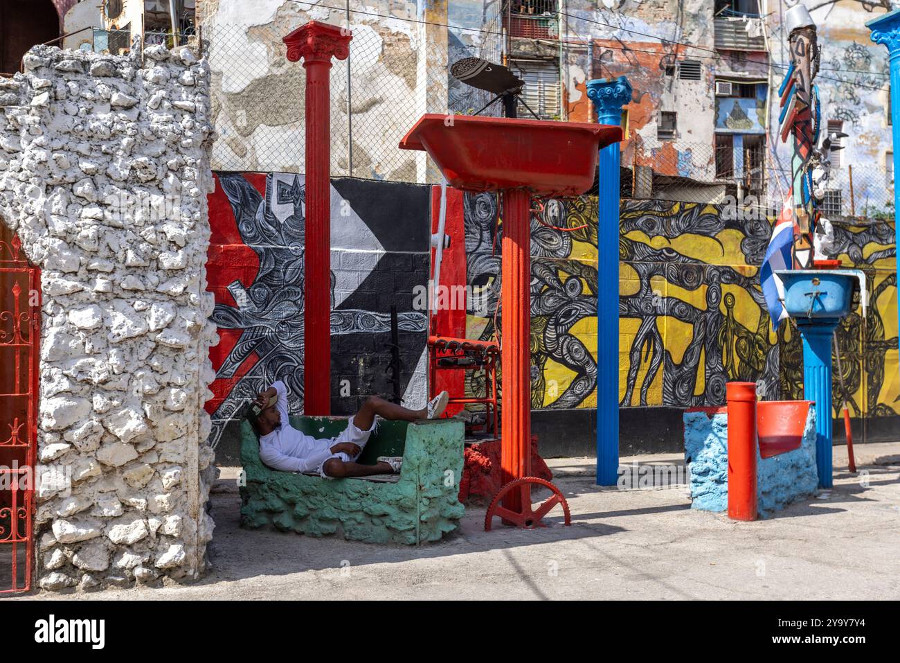 Cuba, La Havane, le quartier de Centro Habana, Callejon de Hamel est l ...