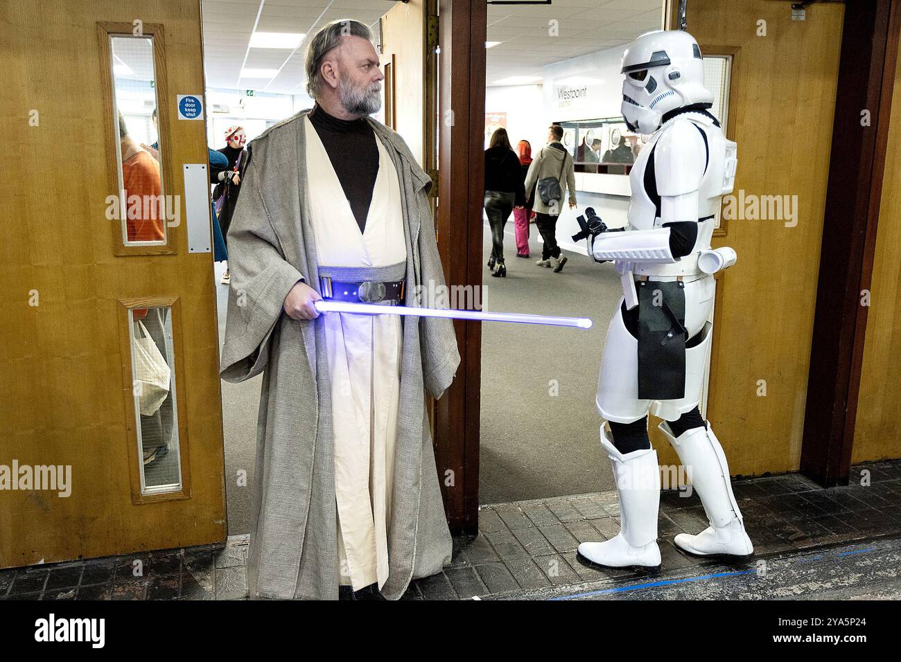 Exeter, Royaume-Uni. 11e oct. Amusement et jeux à la Comic Con 2024 qui ...