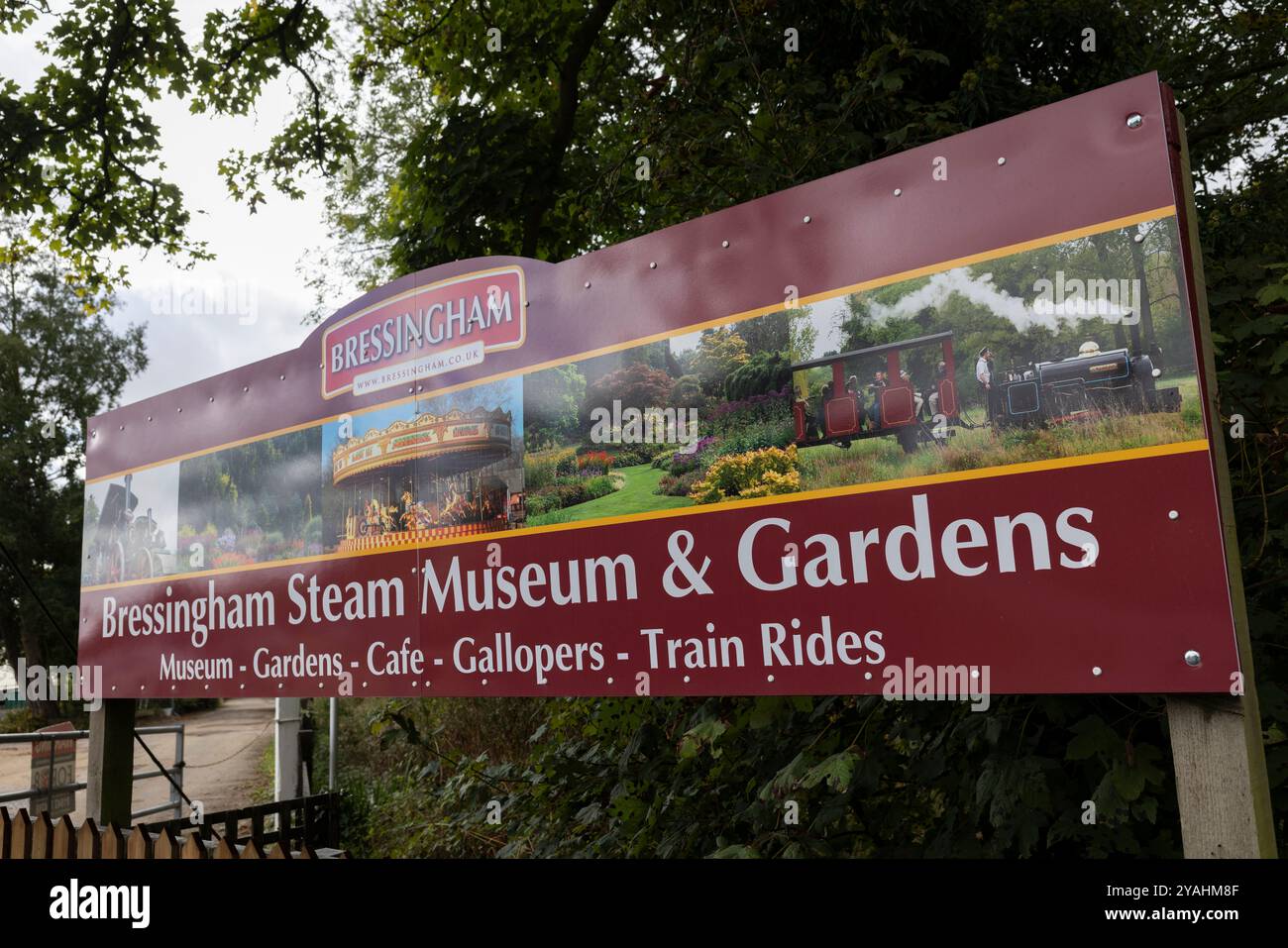 Bressingham Steam Museum & Gardens où d'énormes pylônes électriques ...