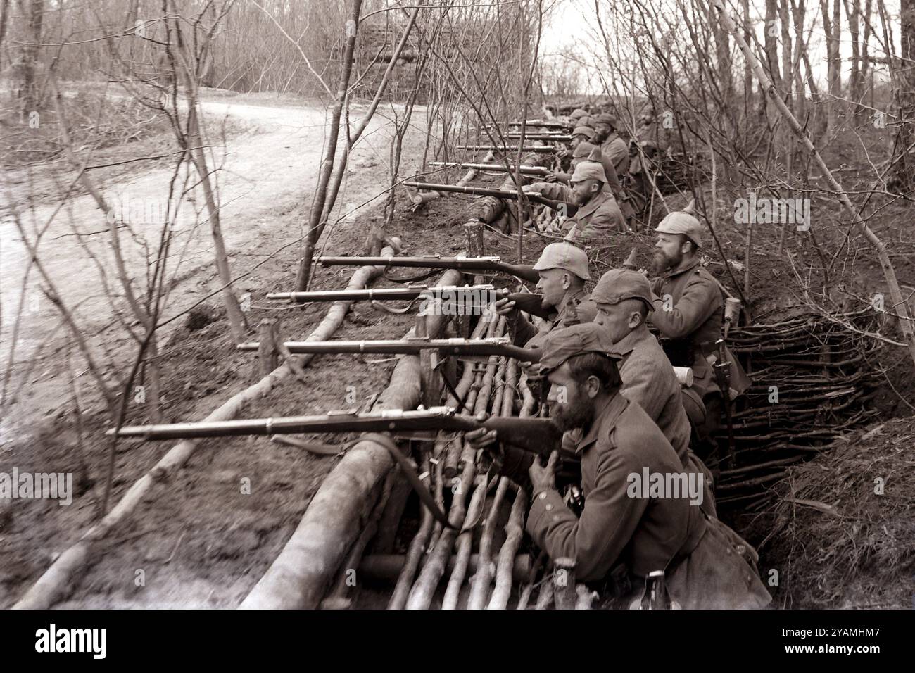 Soldats allemands dans une position de tranchée. Première Guerre mondiale, France. Soldats ...