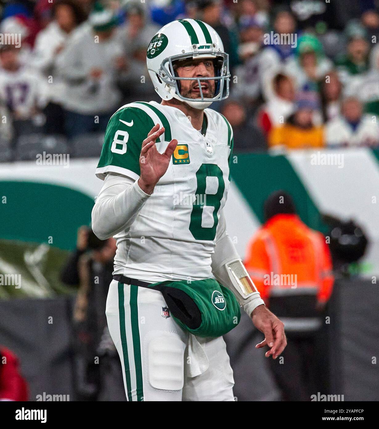 Le quarterback Aaron Rodgers (8 ans) des jets de New York lors d'un ...