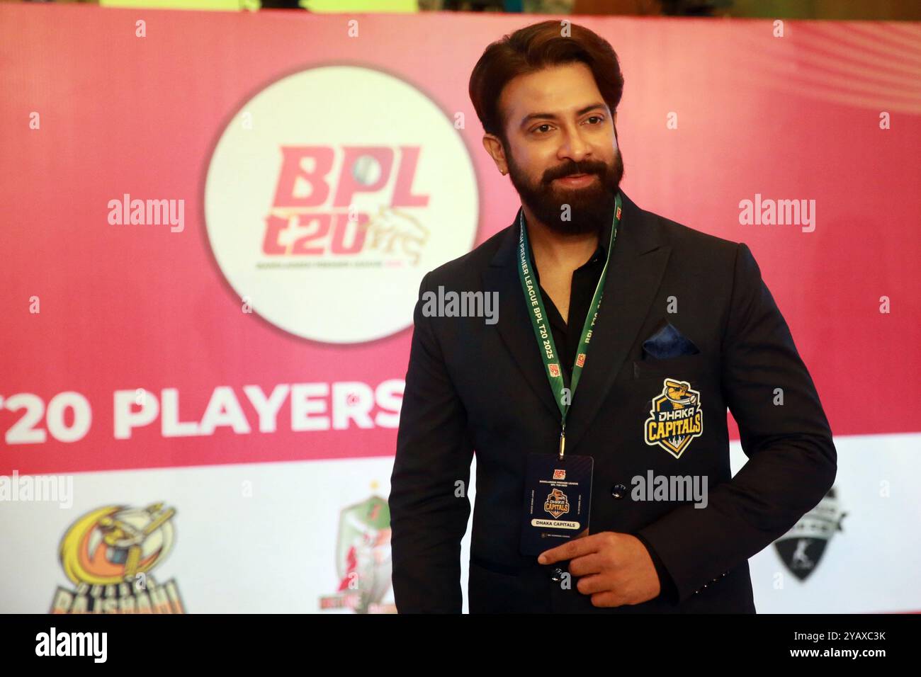 Shakib Khan (M), copropriétaire des Capitals de Dhaka et star de cinéma du Bangladesh, lors de ...