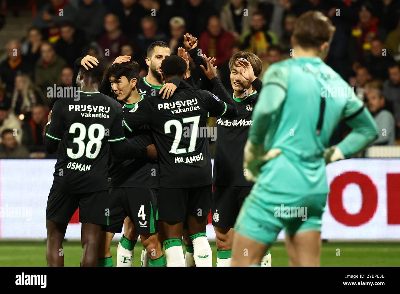DEVENTER - (g-d) Ibrahim Osman de Feyenoord, In-beom Hwang de Feyenoord ...