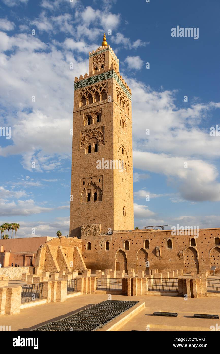 Le minaret de la mosquée Koutoubia à Marrakech, au Maroc, est la ...