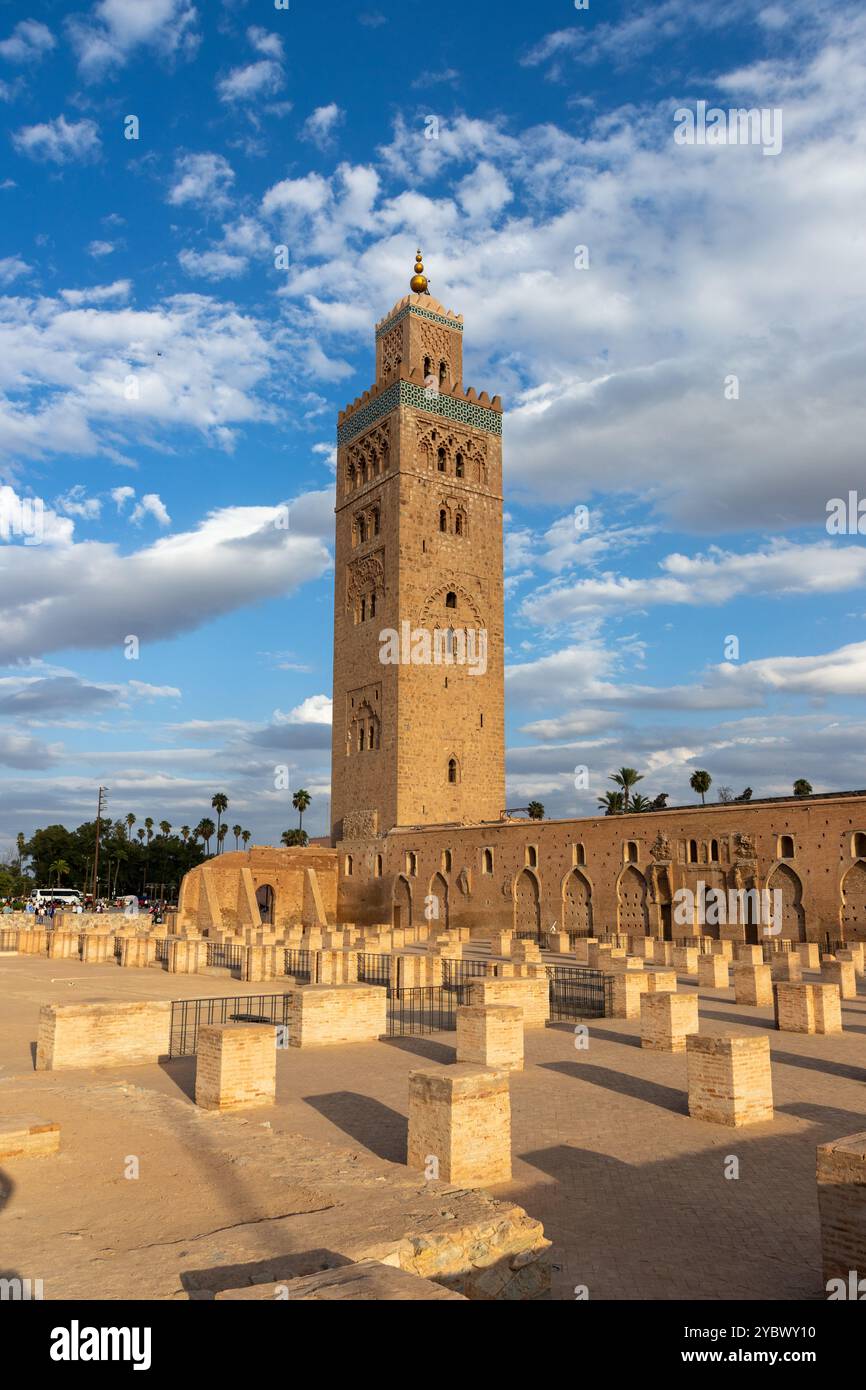 Le minaret de la mosquée Koutoubia à Marrakech, au Maroc, est la ...