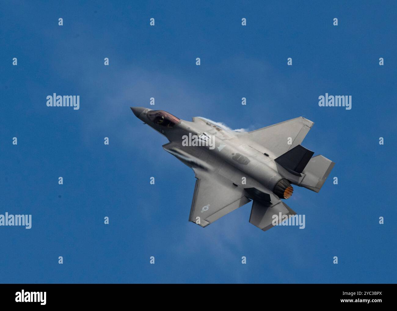 Le Major Melanie « Mach » Kluesner de l’US Air Force, pilote de l ...