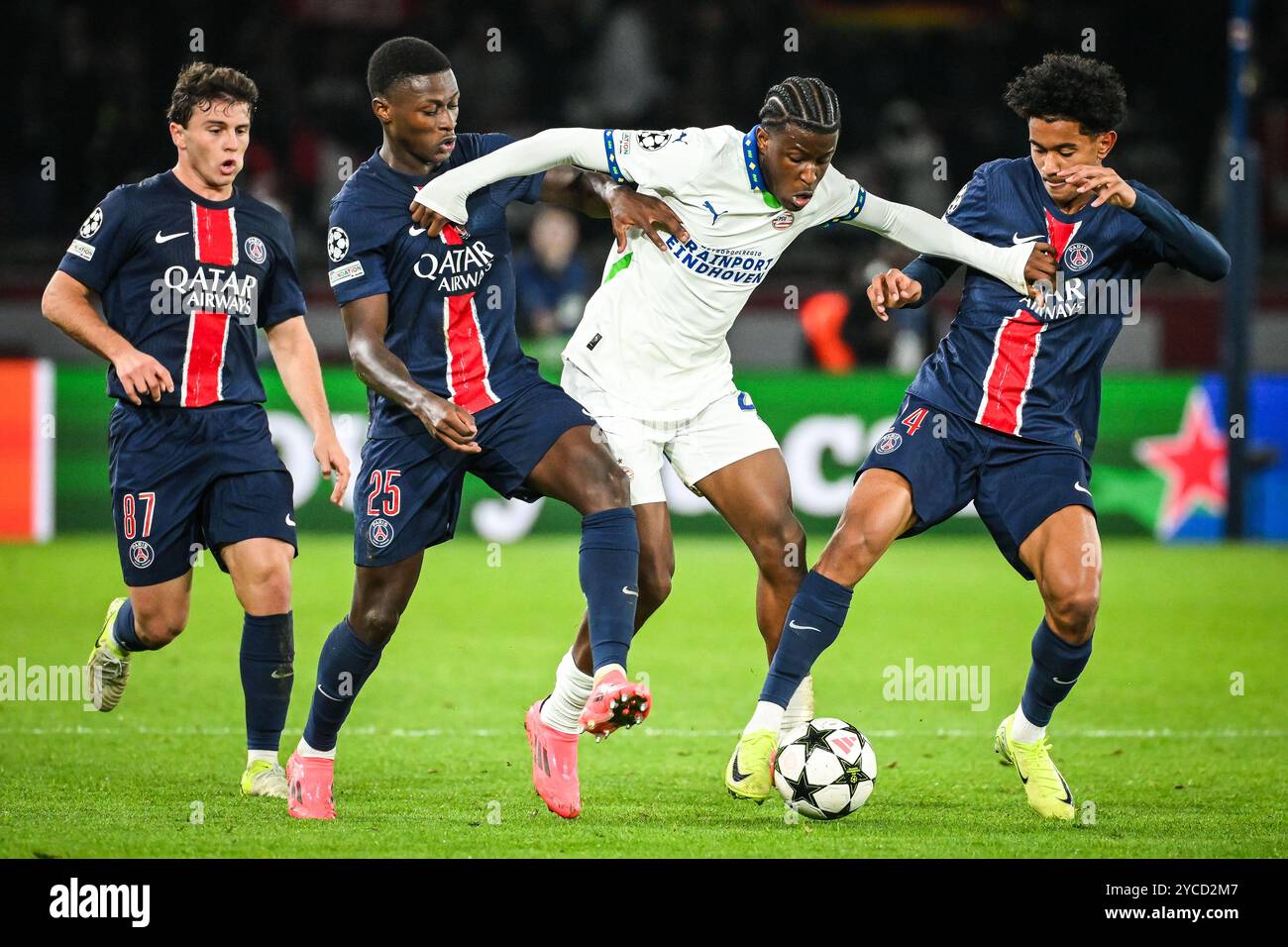 Paris, France. 22 octobre 2024. Joao NEVES du PSG, Nuno MENDES du PSG, Isaac BABADI du PSV ...