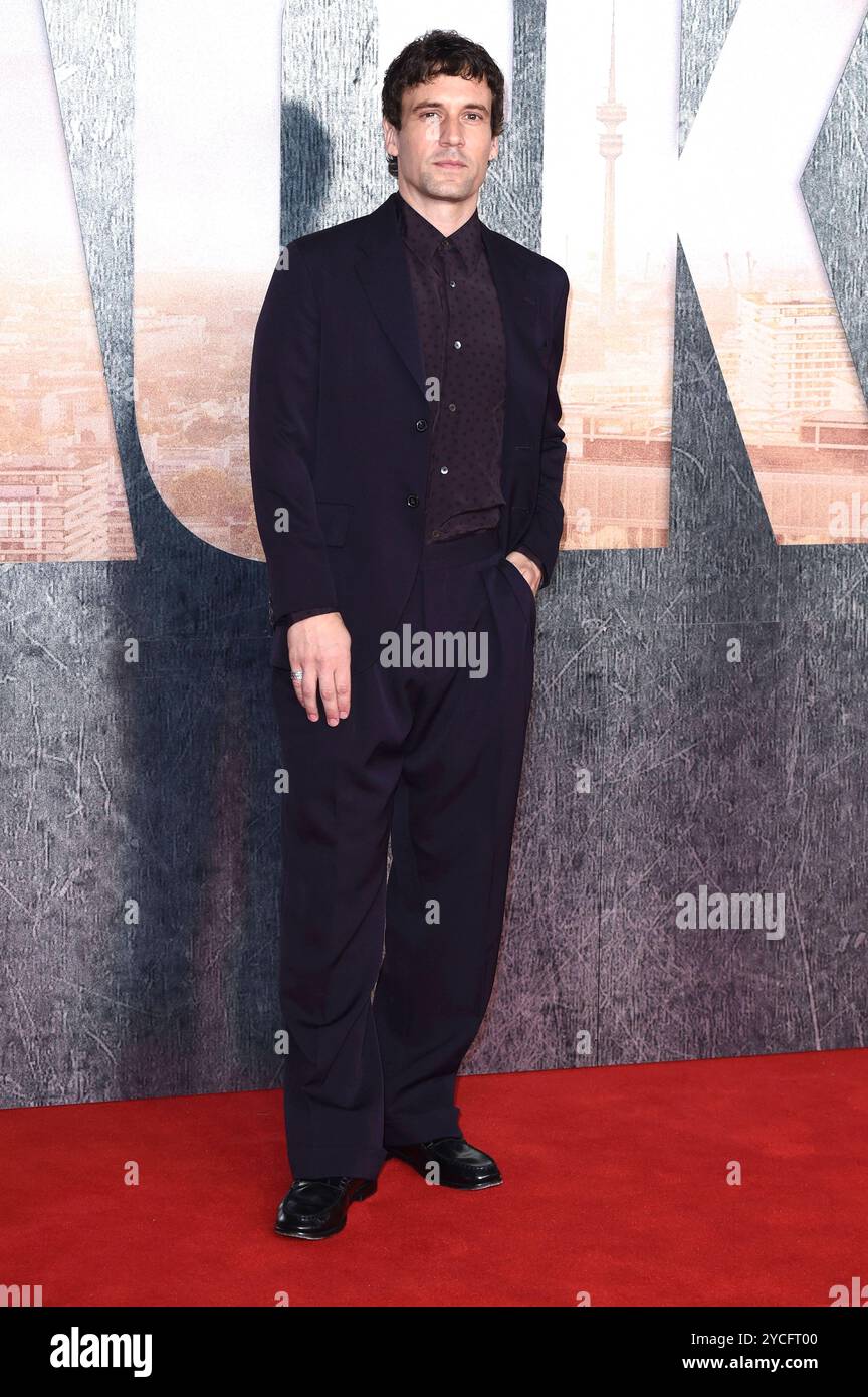 Nick Blood BEI der Premiere der Miniserie le jour du Jackal in der ...