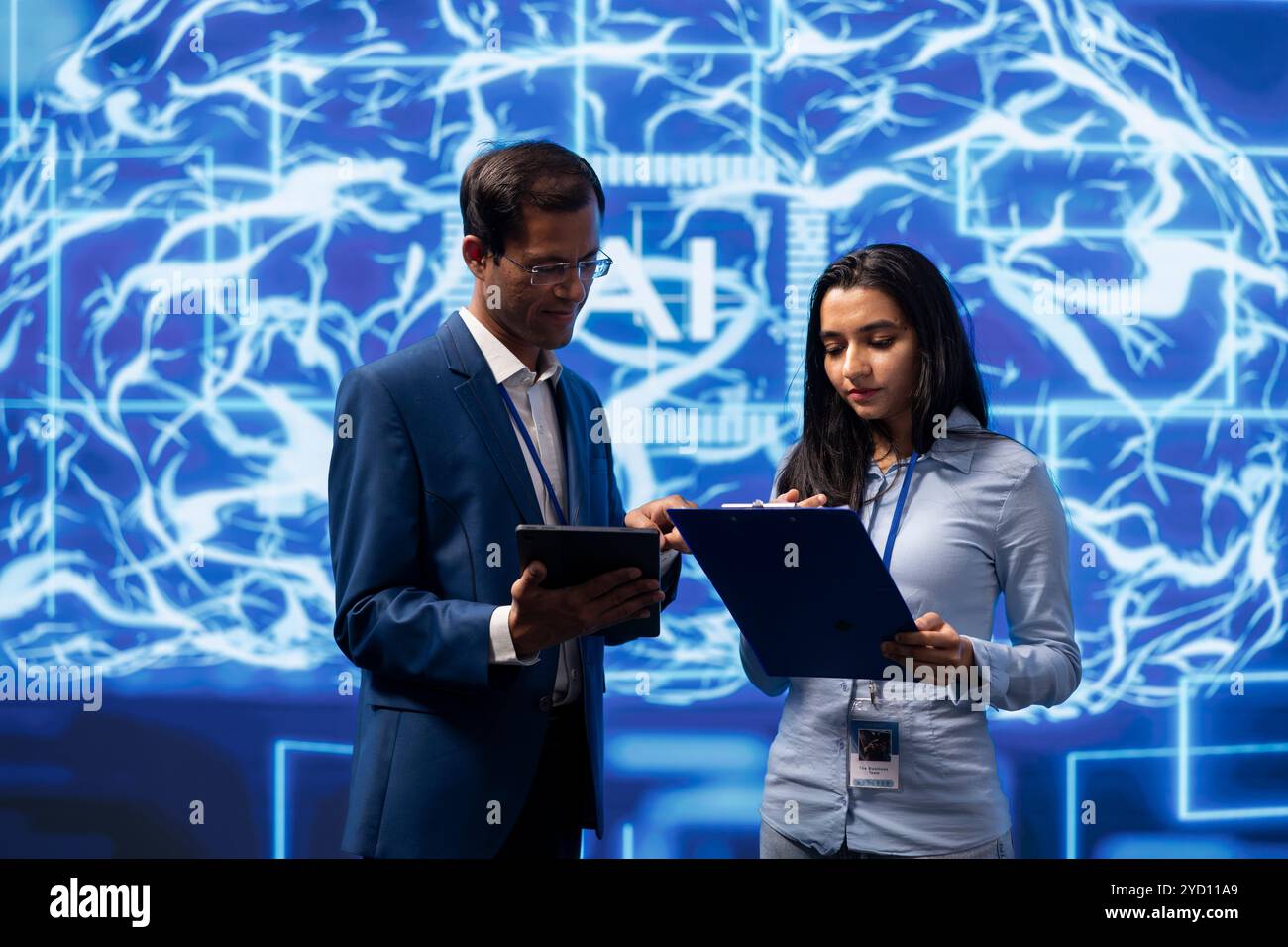 Les collaborateurs du service INFORMATIQUE résolvent des tâches sur ...