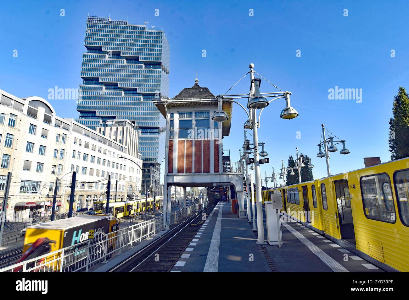 Jeff Bezos eroeffnet demnaechst die Amazon-Vertretung im 142m hohen ...