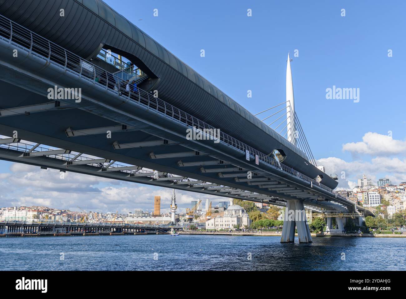 ISTANBUL, TURQUIE - 10 OCTOBRE 2024 : métro Istanbul à la station Halic ...