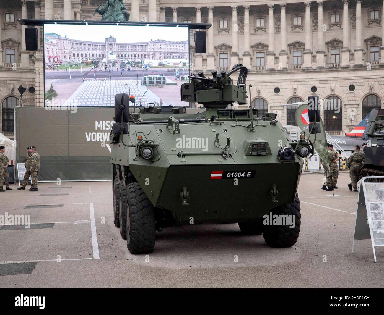 Wien, Österreich. 26. Oktober 2024. Kriegsgerät wird ausgestellt, hier ...