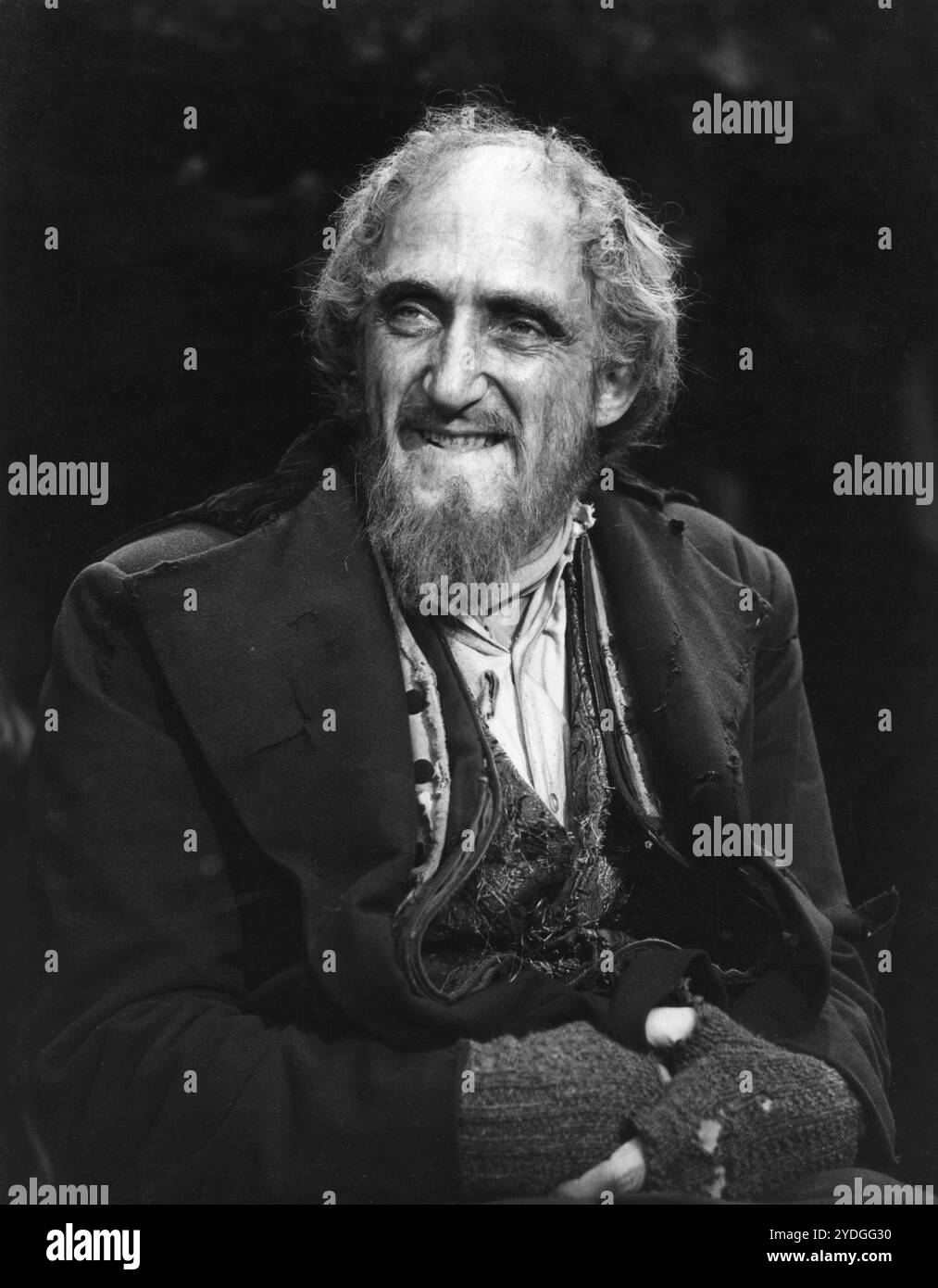 Un portrait de RON MOODY dans le rôle de Fagin dans OLIVER! 1968 ...