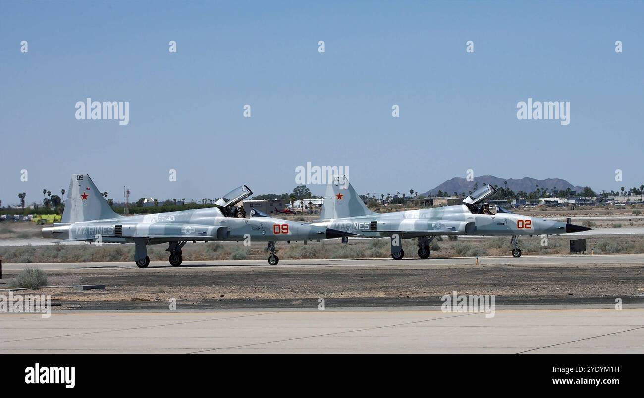 Zwei Kampfflugzeuge vom Typ Northrop F-5N Tiger II des US Marine corps ...