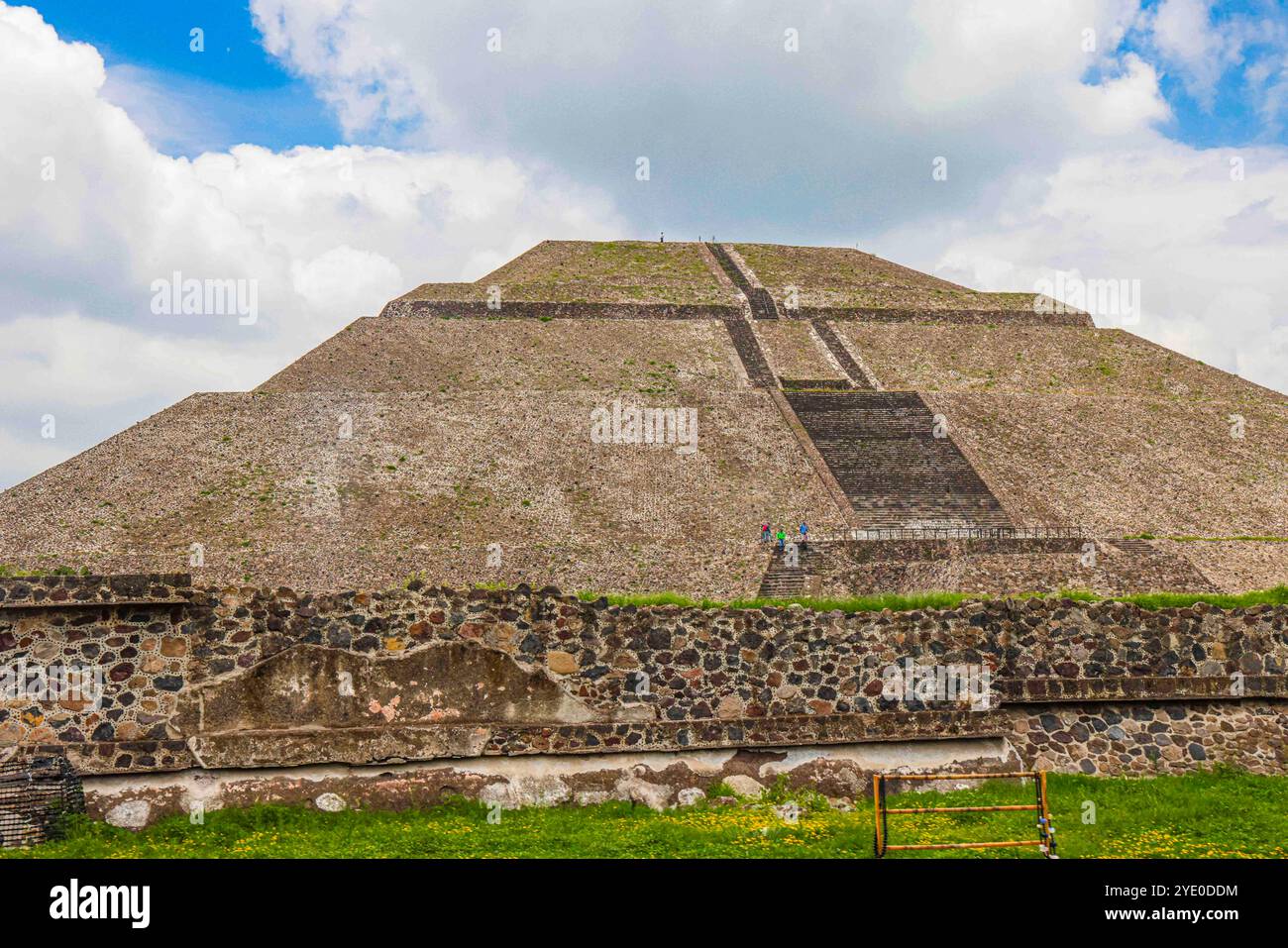 Pyramide de la Lune, zone archéologique de Teotihuacan, la ville avec ...