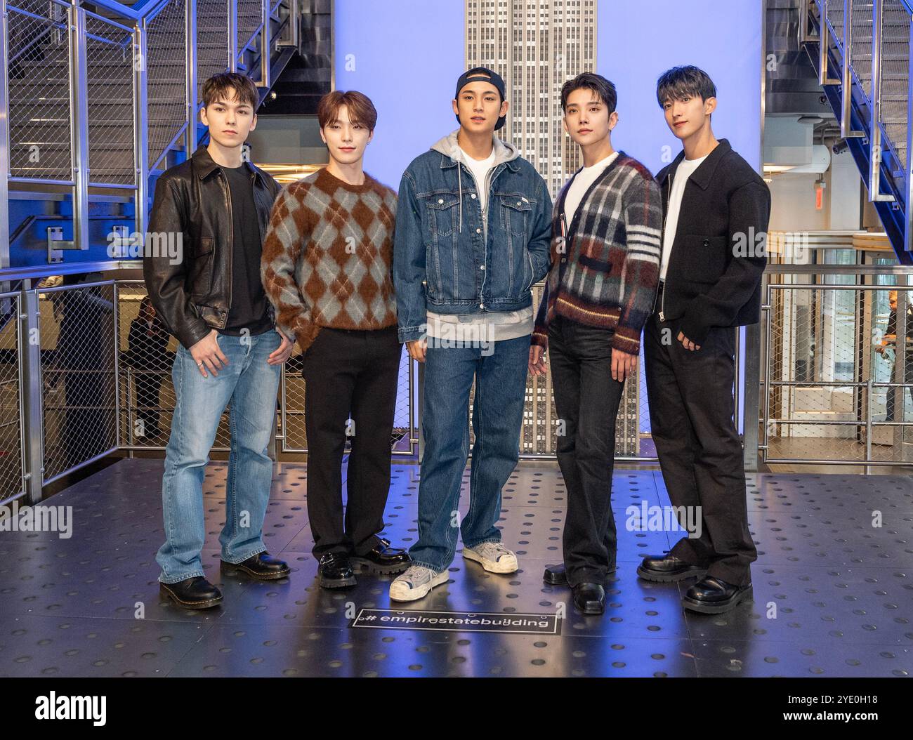 New York, États-Unis. 28 octobre 2024. Les membres du groupe K-Pop ...