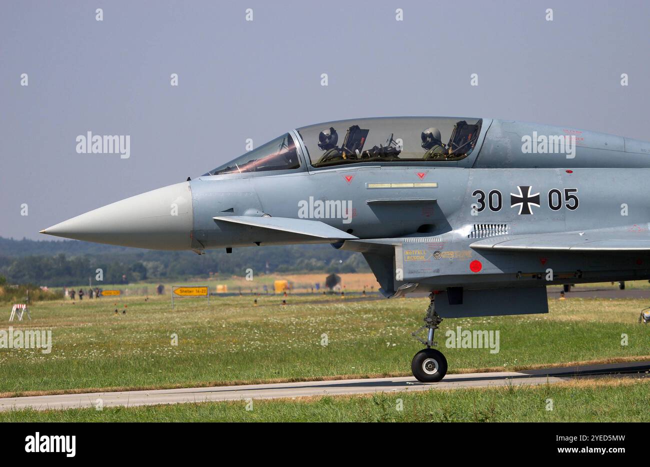Zweisitziger Eurofighter der Luftwaffe nach der Landung. Offizielle Einführung des ...