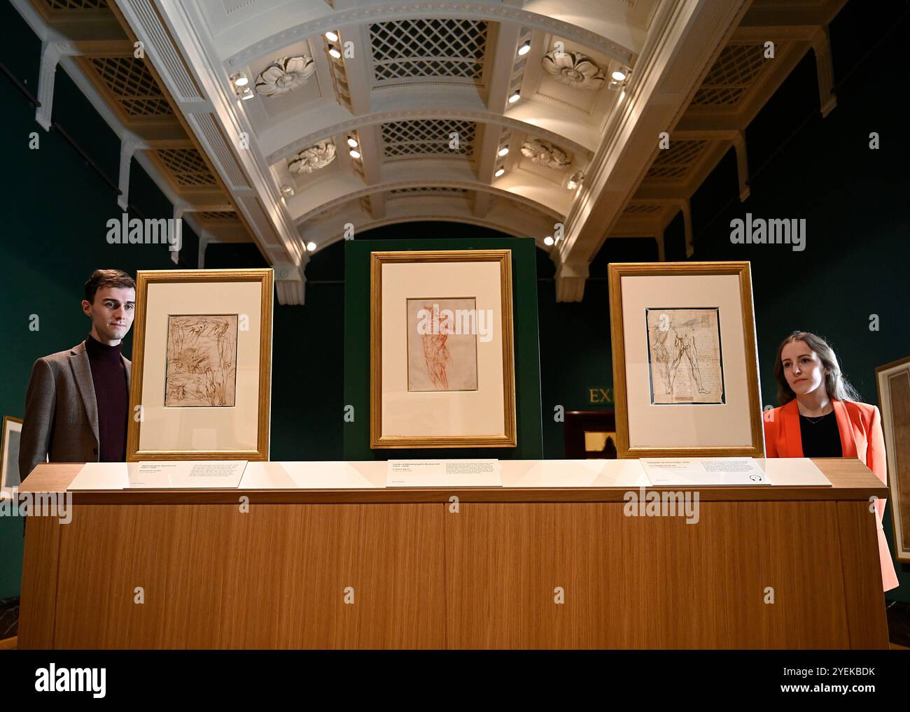 The King's Gallery Londres 31 octobre 2024. Admirant les dessins ...