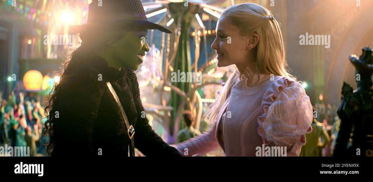 WICKED - PHOTOS DE FILM. 2024 . ÉTATS-UNIS. Ariana Grande et Cynthia ...