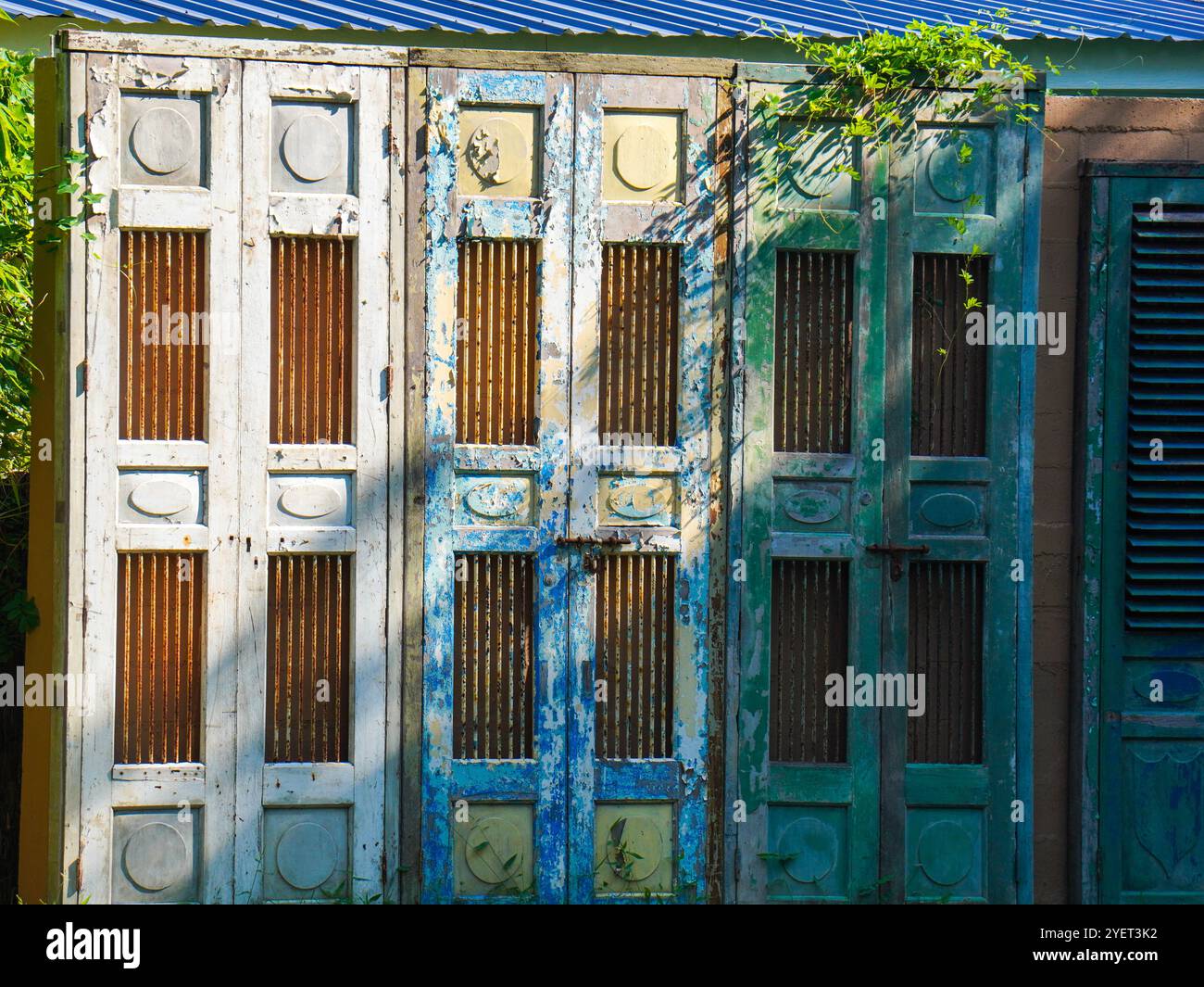 Porte en bois vintage Banque de photographies et d’images à haute ...
