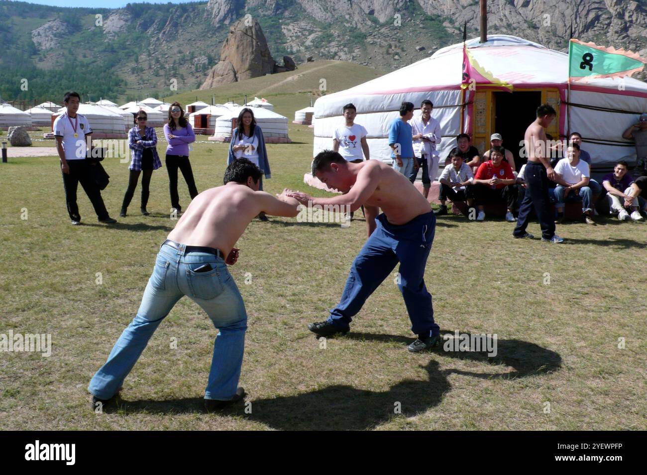 Mongolian wrestling Banque de photographies et d’images à haute ...