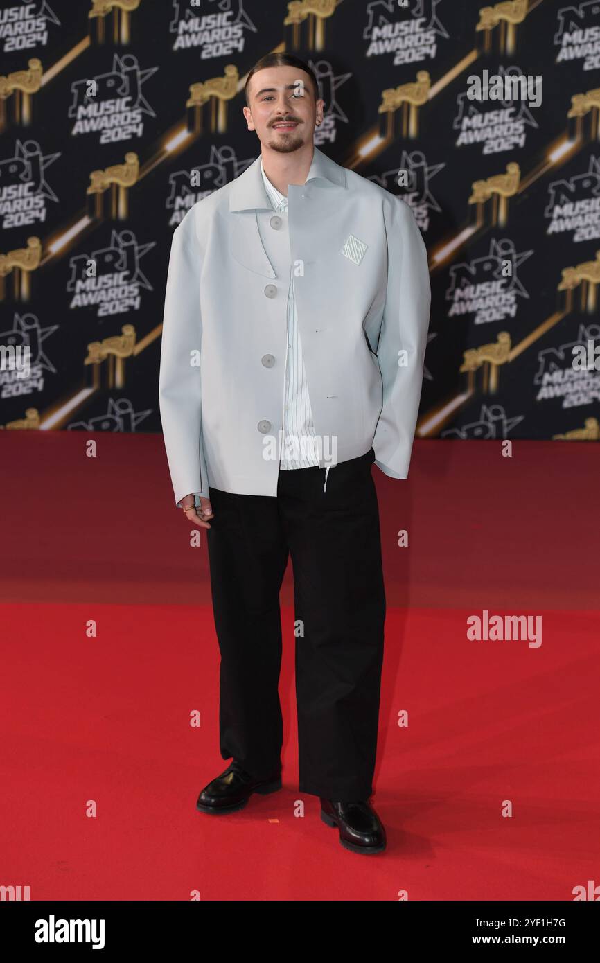 Pierre Garnier assiste aux 26e NRJ Music Awards 2024 Red Carpet arrivées au Palais des Festivals ...