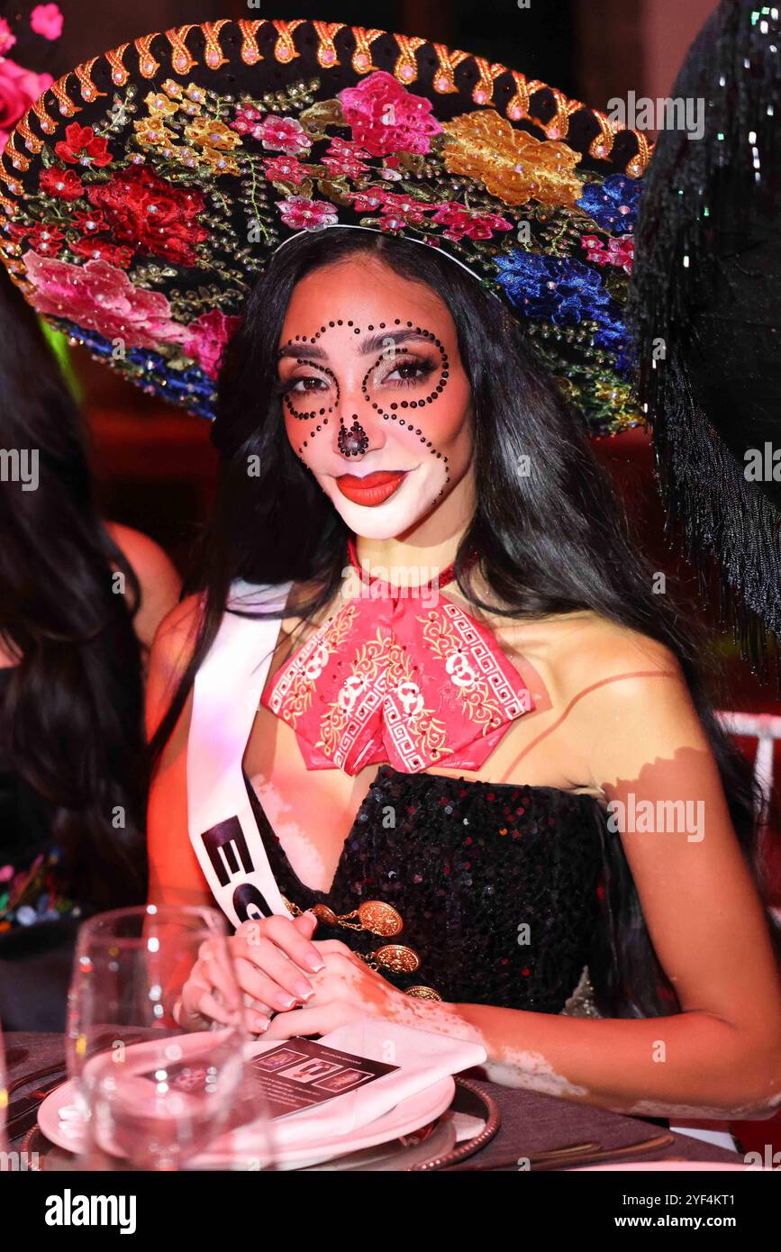 Miss Universe Catrinas Gala Catwalk Miss Egypt Logina Salah assiste au ...