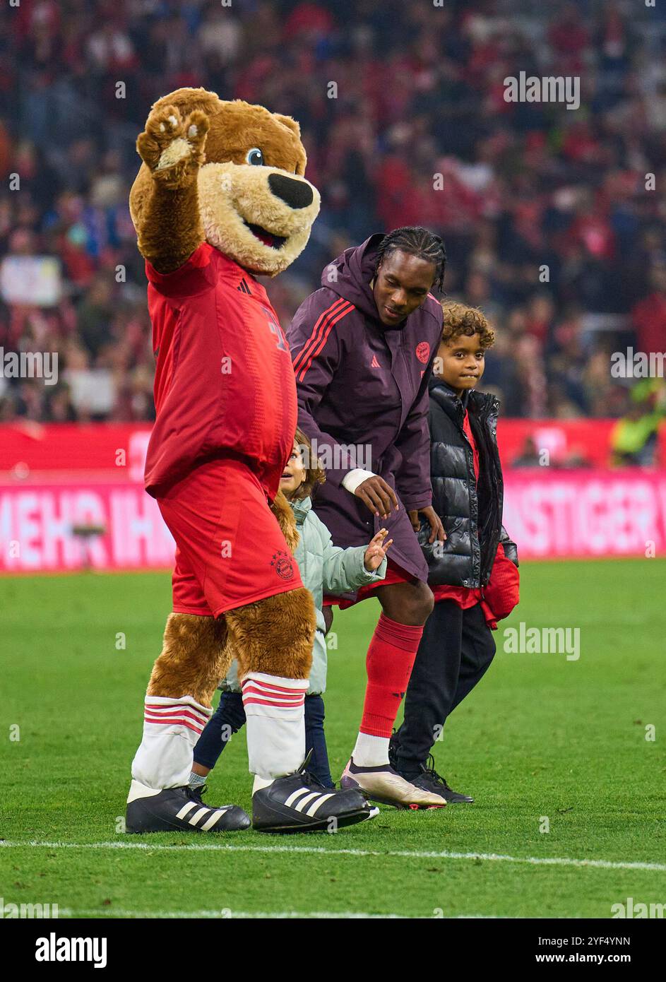 Mathys tel, FCB 39 avec des enfants célébrer avec la mascotte du FCB ...