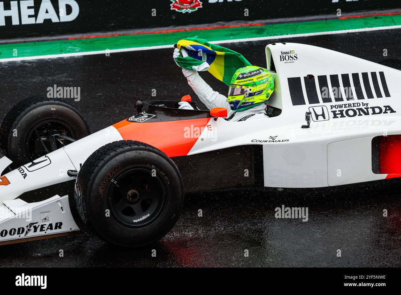 HAMILTON Lewis (gbr), au volant de la McLaren MP4/5B 1990 d'Ayrton ...