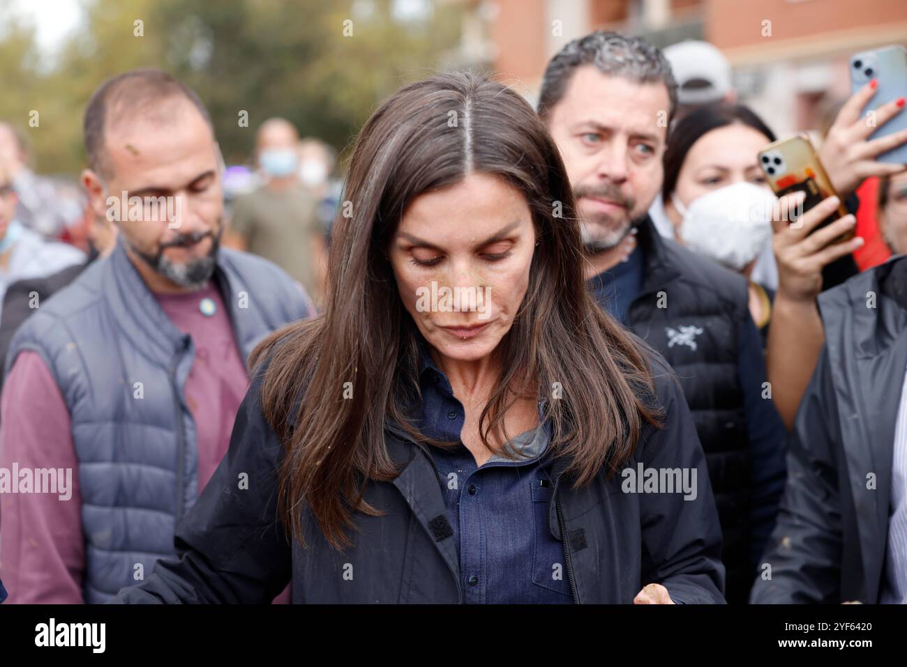 PAIPORTA (VALENCIA), 03/11/2024.- la reina Letizia, durante su visita a ...