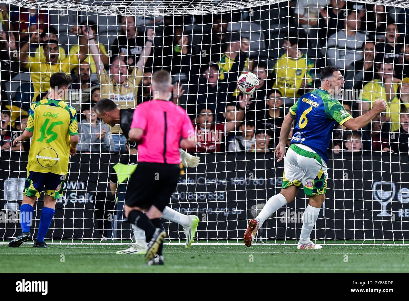 Sasa Ognenovski du XI de Cahill marque un but lors du match de l ...