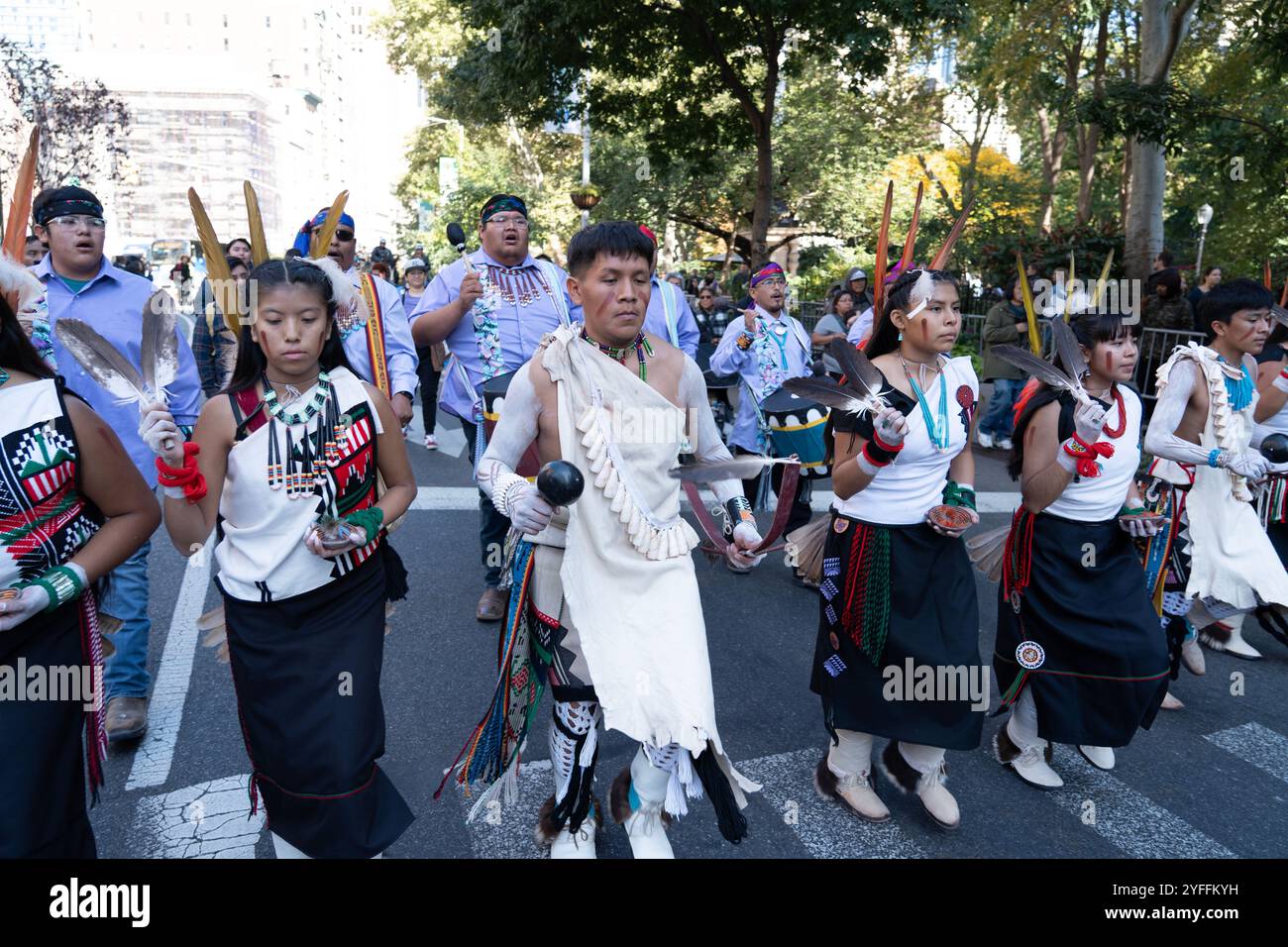 3e défilé annuel des peuples autochtones des Amériques en 2024 le long ...