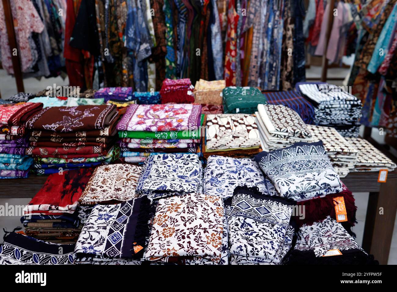 Indonesian traditional clothing Banque de photographies et d’images à ...
