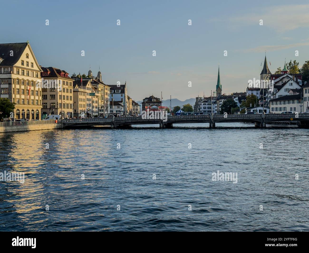 Belles images aériennes de la ville de Zurich en Suisse - la rivière ...