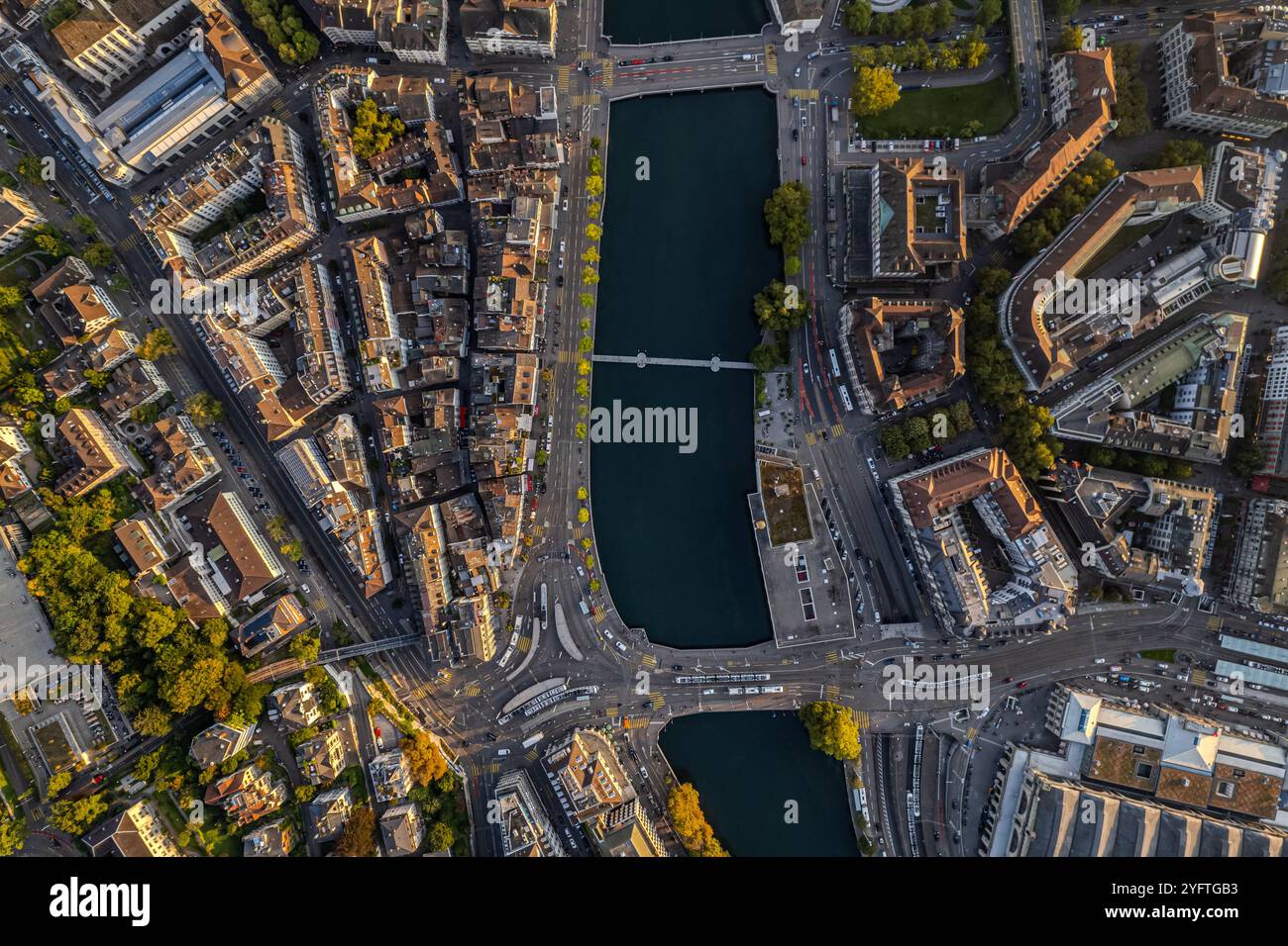 Belles images aériennes de la ville de Zurich en Suisse - la rivière ...