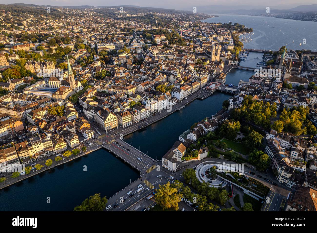 Belles images aériennes de la ville de Zurich en Suisse - la rivière ...