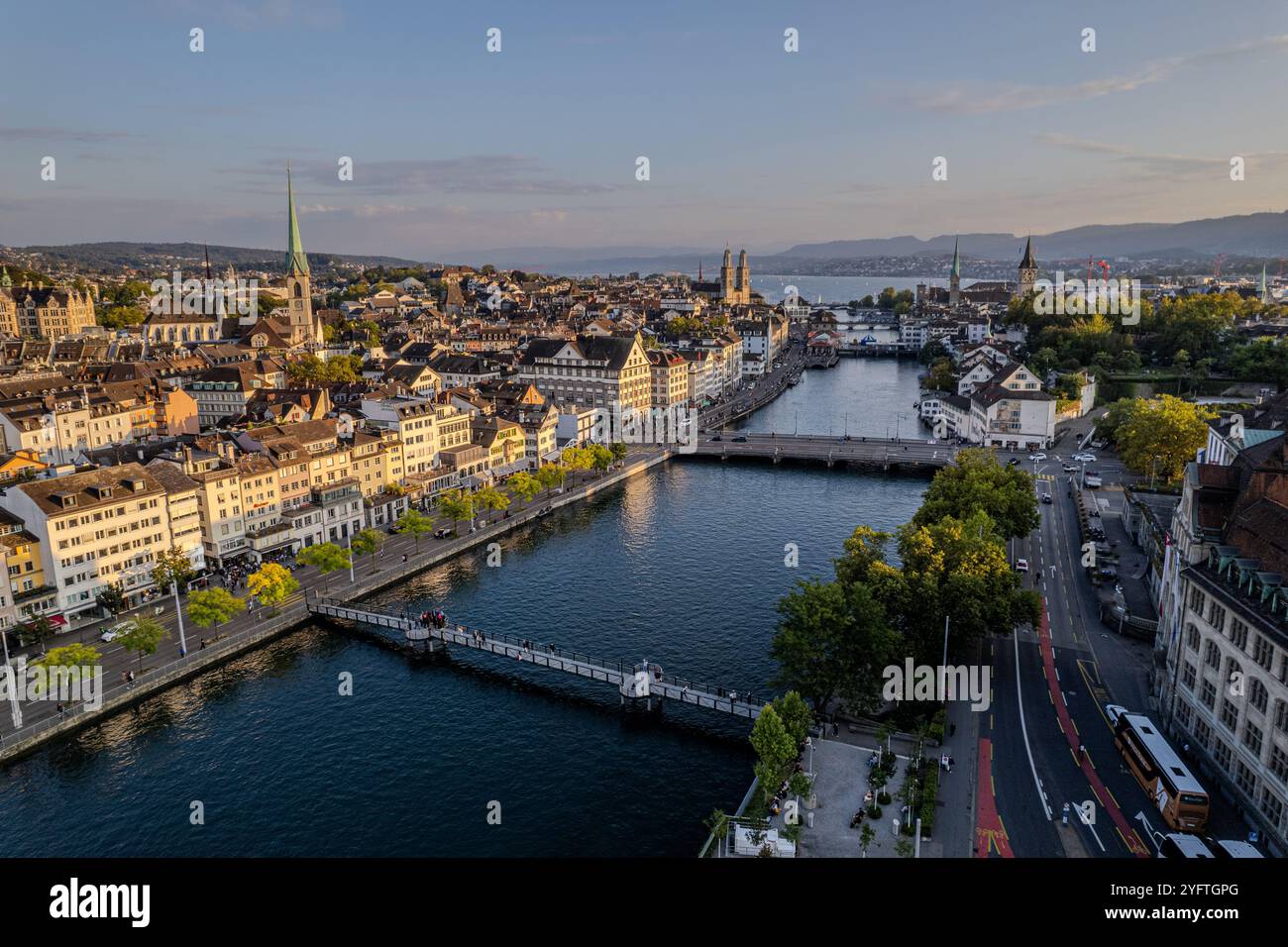 Belles images aériennes de la ville de Zurich en Suisse - la rivière ...