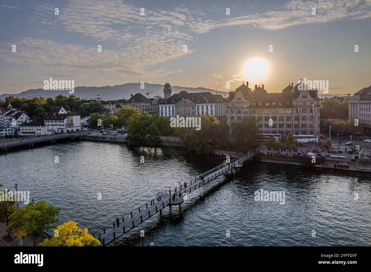 Belles images aériennes de la ville de Zurich en Suisse - la rivière ...