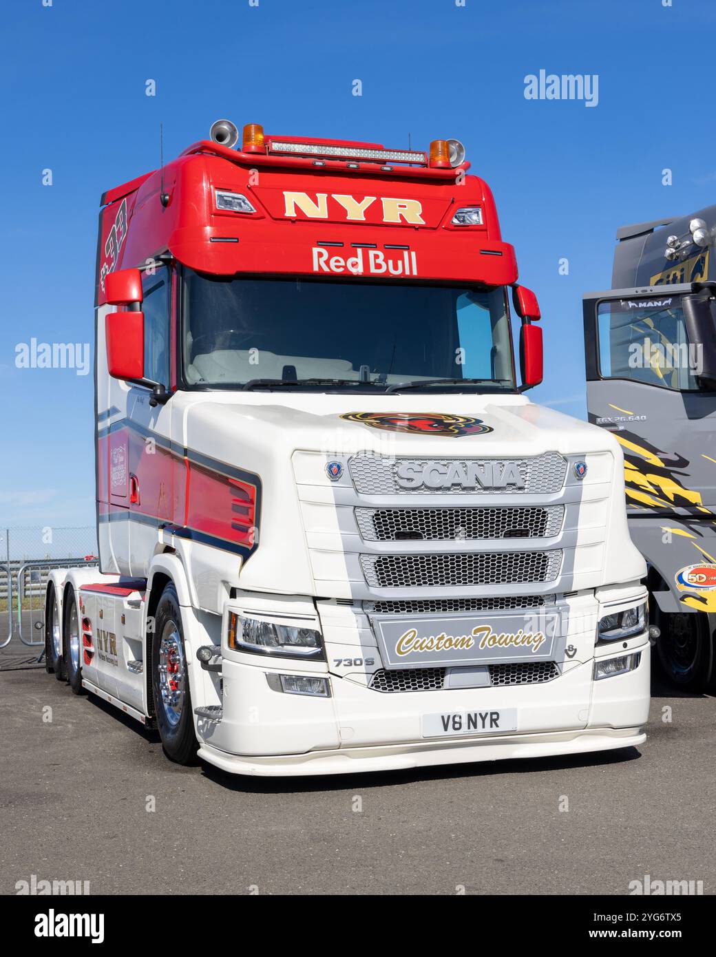 L'engin de transport à 6 roues Neil Yates Racing Scania 730S dans la ...