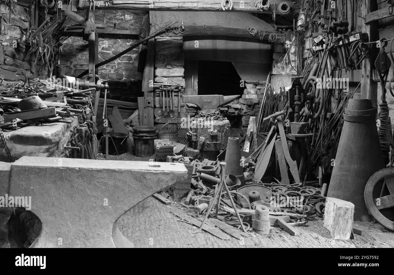 Forgerons outils Banque d'images noir et blanc - Alamy