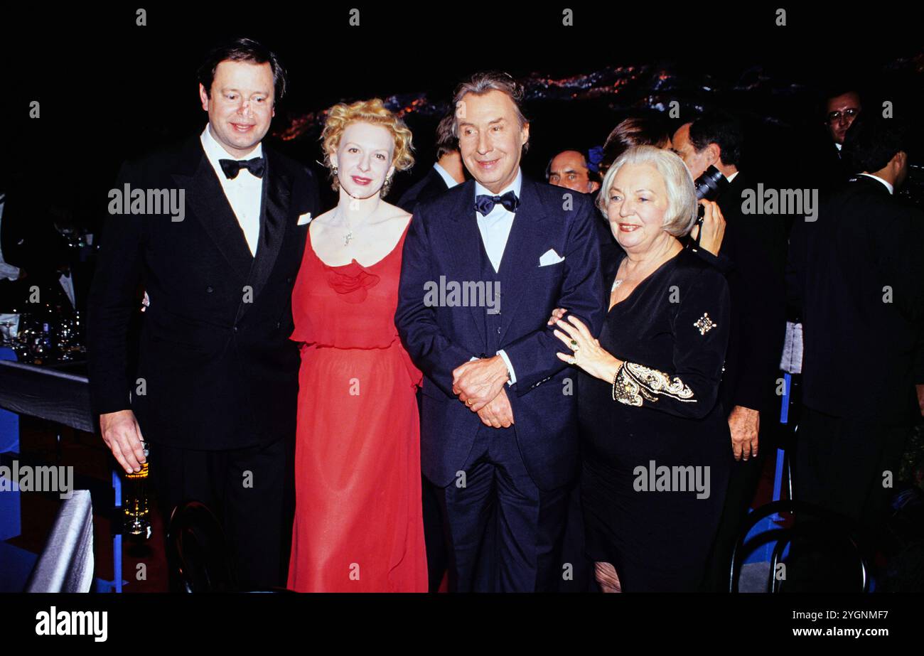 Peter alexander and his wife hilde Banque de photographies et d’images ...