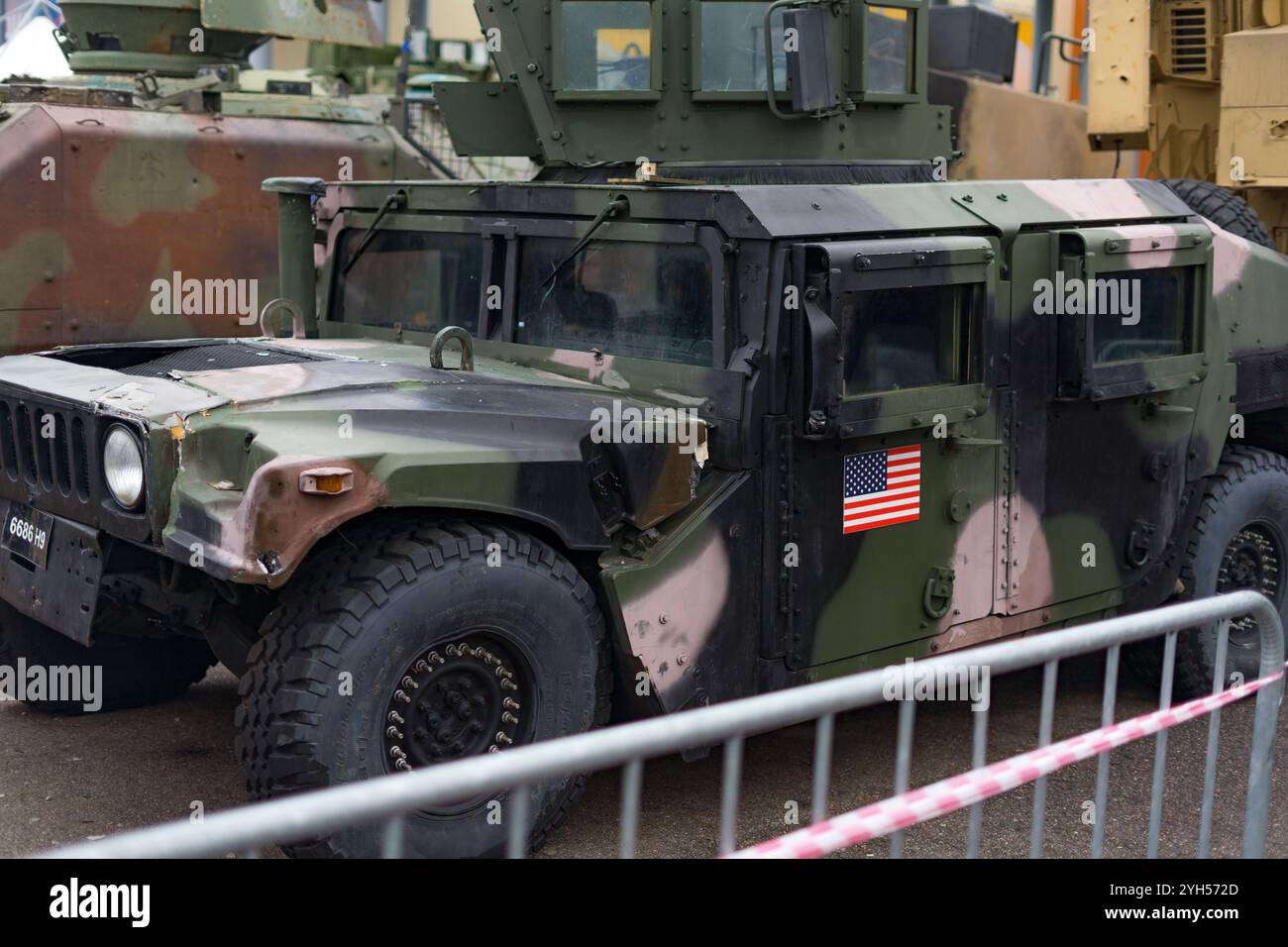 Military vehicle hummer Banque de photographies et d’images à haute ...