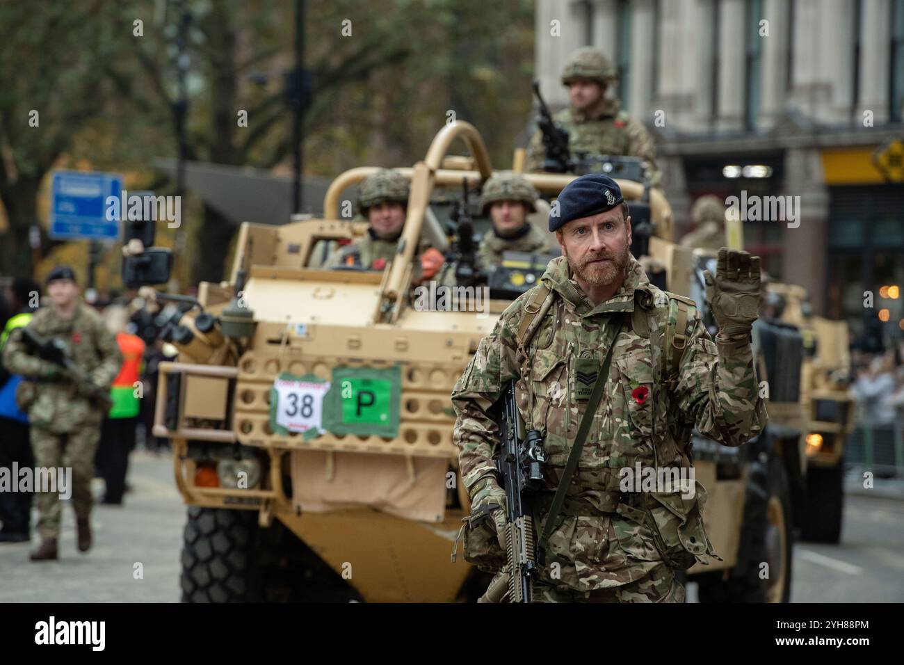 Des soldats de divers contingents militaires participent au défilé ...