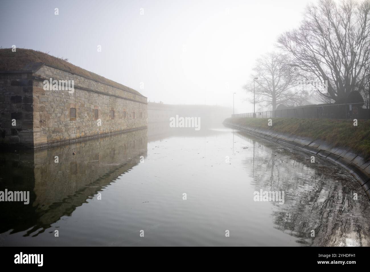 HAMPTON, Virginie — les douves historiques et les fortifications ...