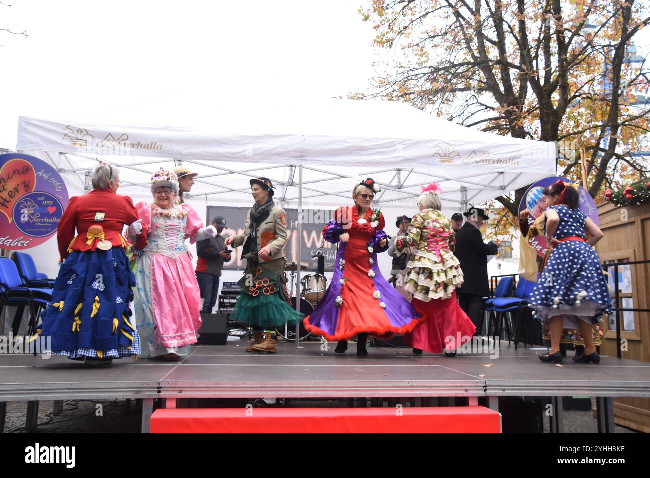 Muenchner Marktweiber Tanz Muenchen 11.11.2024 Viktualienmarkt ...
