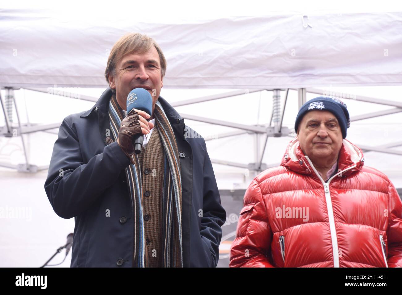 Thomas Linsmayer Deutsches Theater GF-Dr Axel Munz Angermaier Tracht ...