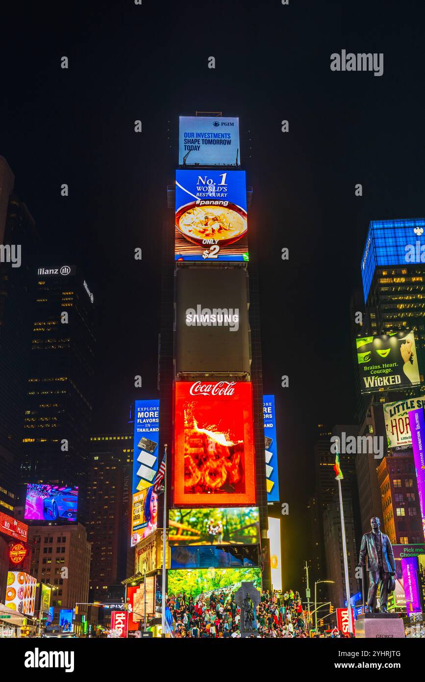 Panneaux publicitaires dans times square Banque de photographies et d ...